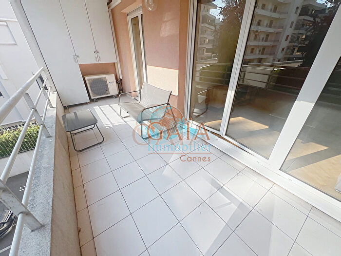 Cannes, Californie Pezou : Appartement 2 pièces à vendre