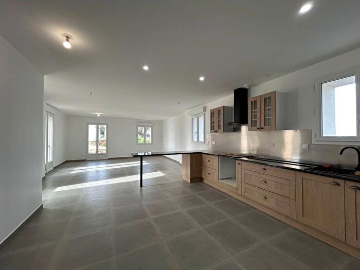 Maison à louer - Balanzac - 5 pièces - 4 chambres