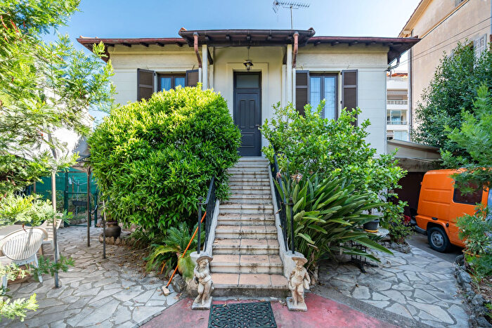 Maison à vendre - Le Cannet, Bas Cannet - 8 pièces - 4 chambres