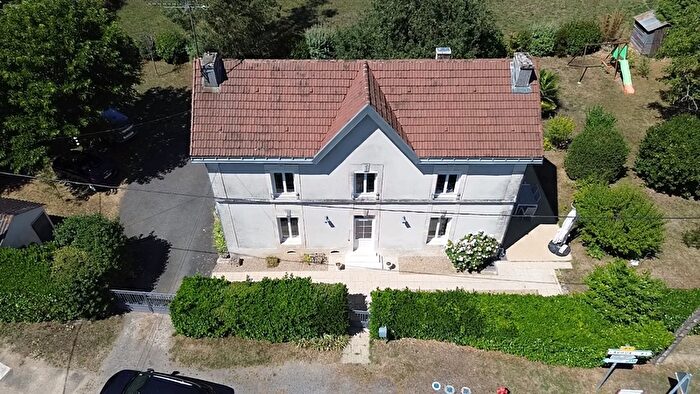 Maison à vendre - Saint-Julien-lArs - 6 pièces - 4 chambres