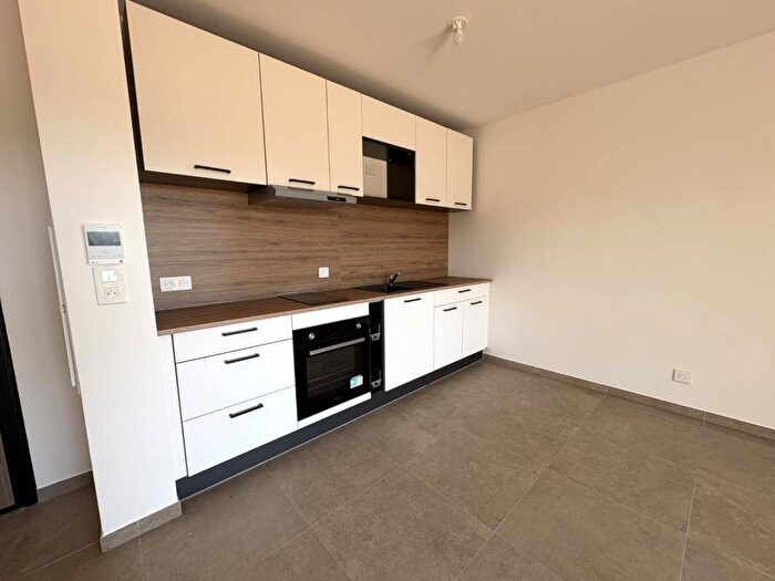 Est, Borgo : Appartement 2 pièces à louer