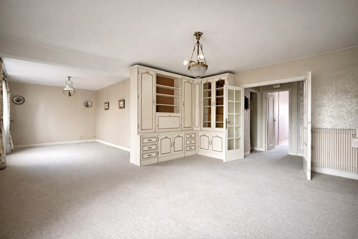 Appartement à vendre - Ceyrat - 5 pièces - 3 chambres