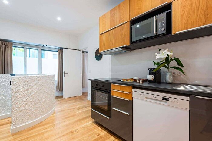 Appartement à louer - Hoche-Friedland, Paris ème arrondissement - 4 pièces - 2 chambres