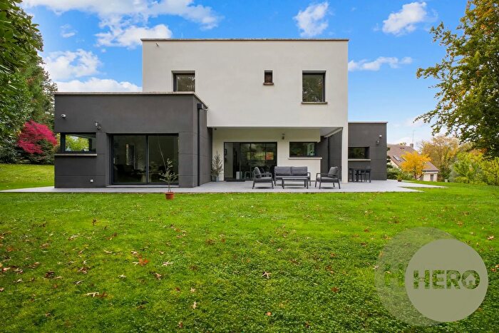 Maison à vendre - Montfort-lAmaury - 9 pièces - 4 chambres