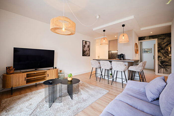 Appartement à vendre - Annecy, Parc des Sports, Fier - 3 pièces - 2 chambres