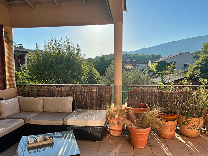 Appartement à vendre - Vauvenargues - 3 pièces - 2 chambres