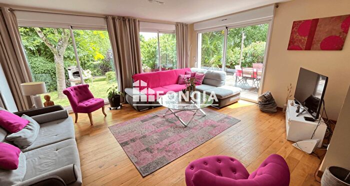 Maison à vendre - Noyen-sur-Sarthe - 9 pièces - 5 chambres