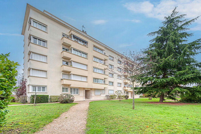 Appartement 4 pièces à Nanterre, Centre-ville, à vendre