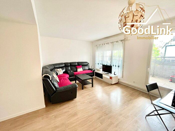 Tarterêts Sud, Corbeil-Essonnes : Appartement 4 pièces à louer