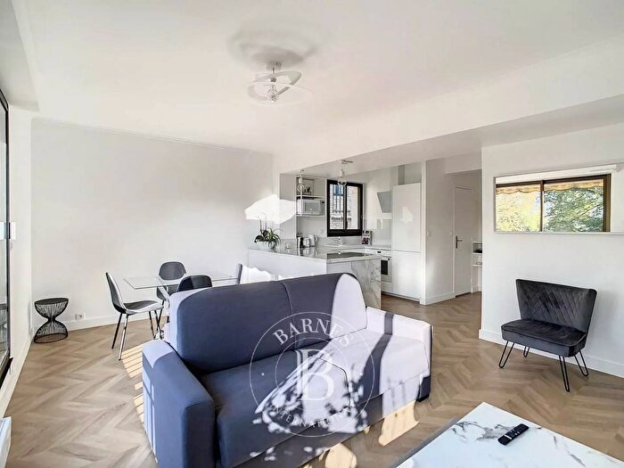 Appartement à louer - Saint James-Général Koenig, Neuilly-sur-Seine - 2 pièces - 1 chambre