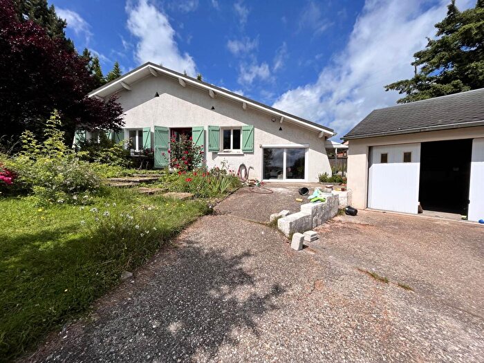 Maison à louer - Aydat - 6 pièces - 3 chambres