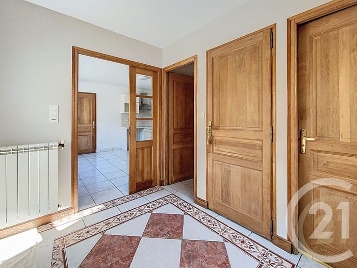 Maison 7 pièces à louer - Colombé-le-Sec