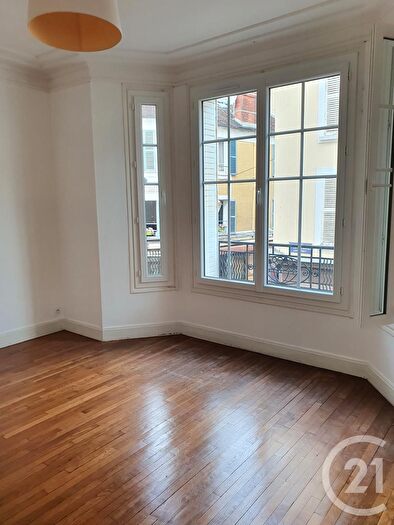 Appartement à louer - Fontainebleau, Centre-ville - 5 pièces - 3 chambres