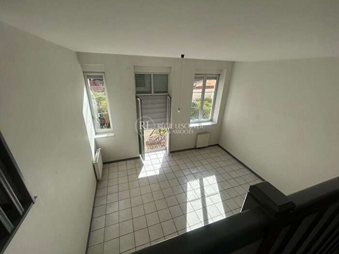 Appartement à louer - Croix Rousse Centre, Lyon ème arrondissement - 5 pièces - 4 chambres