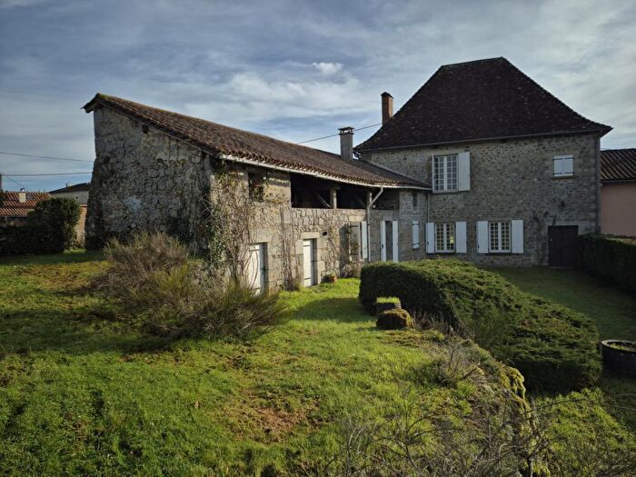 Maison à vendre - Augignac - 6 pièces - 3 chambres