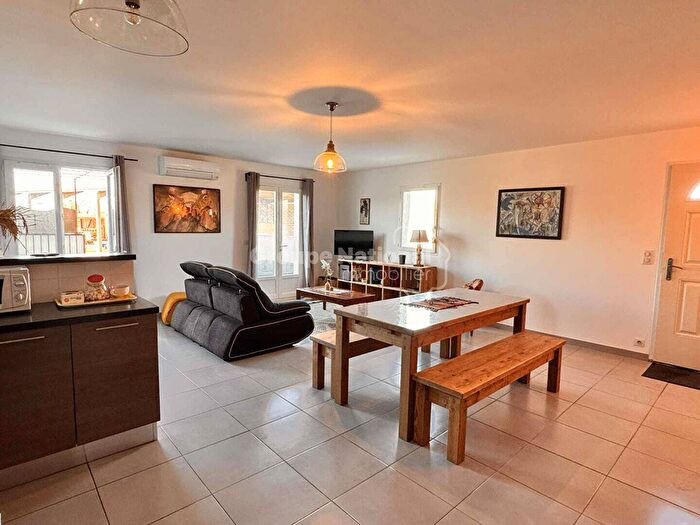 Maison à louer - Camargue Nord, Arles - 4 pièces - 3 chambres