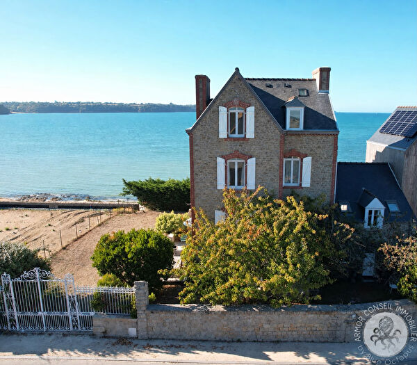 Saint-Jacut-de-la-Mer : Maison 9 pièces à vendre