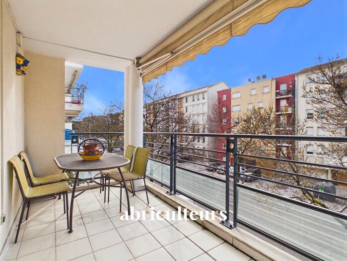 Appartement à vendre - Bron, Le Rafour - 2 pièces - 1 chambre