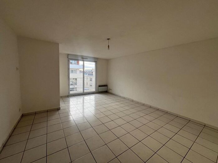 Appartement à louer - Bordeaux, Sainte-Croix - 2 pièces - 1 chambre