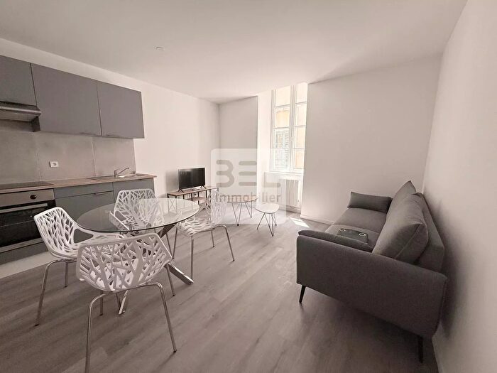 Appartement à louer - Bagnols-sur-Cèze, Centre-ville - 2 pièces - 1 chambre