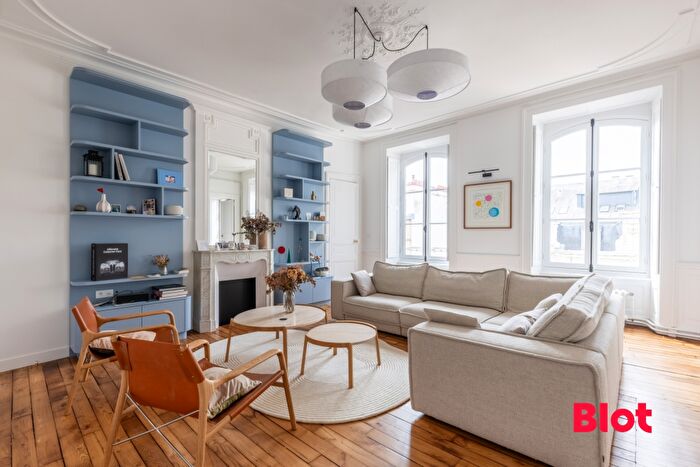 Appartement à vendre - Quartiers Centre, Saint-Hélier, Gare - 5 pièces - 4 chambres