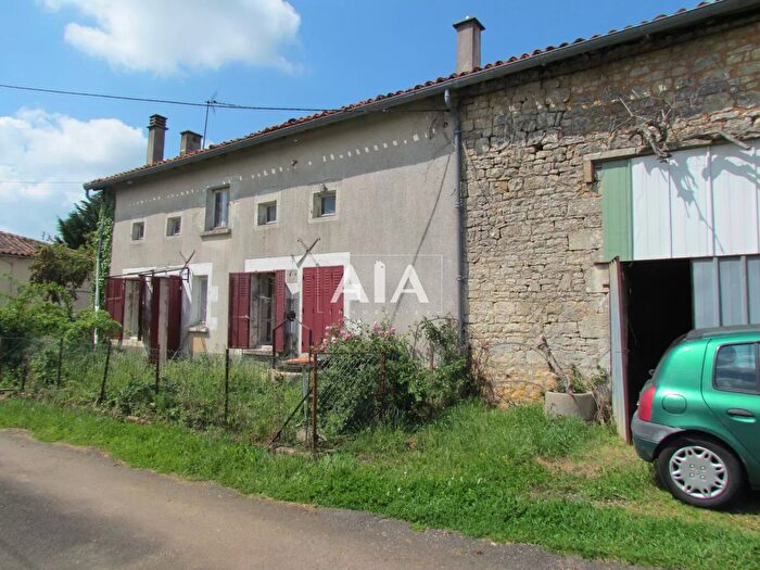 Maison à vendre - Nanteuil-en-Vallée - 2 chambres