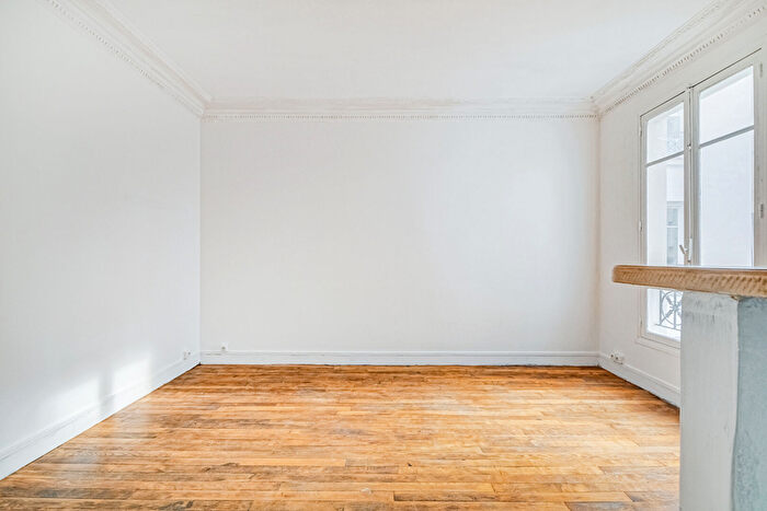 Paris 18ème, Grandes Carrières, Clichy : Appartement 1 pièce à vendre