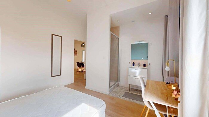 Appartement à louer - Centre-Neuf Bourg-Quesnoy-Delsaux-Musée-Cannoniers-Gare, Valenciennes - 1 pièce