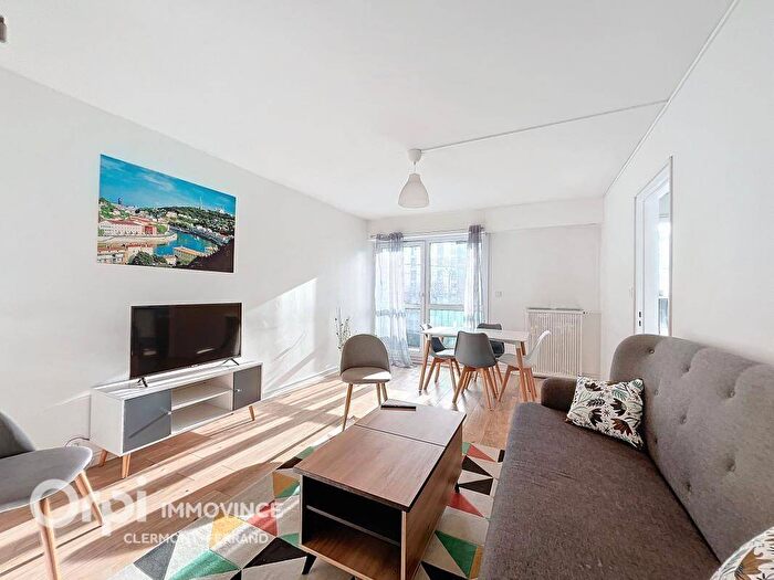 Appartement à louer - LOradou, Clermont-Ferrand - 5 pièces - 4 chambres