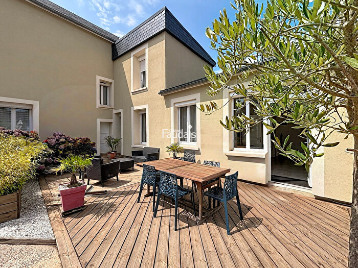 Maison 9 pièces à Villers-Bocage, à vendre