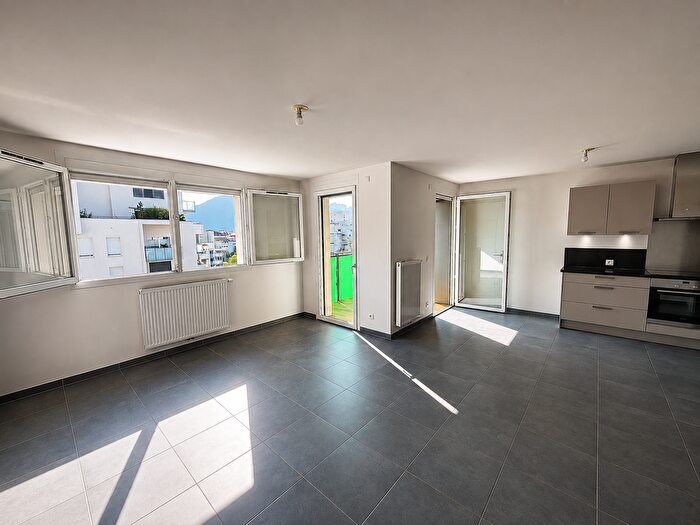 Cran-Gevrier, Centre-ville, Le Vernay, Les Iles : Appartement 3 pièces à vendre