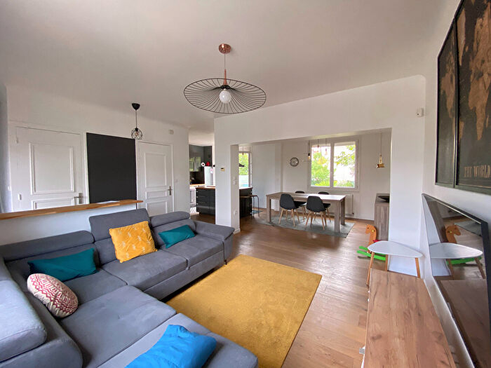 Bourges, Aéroport, Vauvert, Pierrelay, Pissevieille : Maison 5 pièces à louer