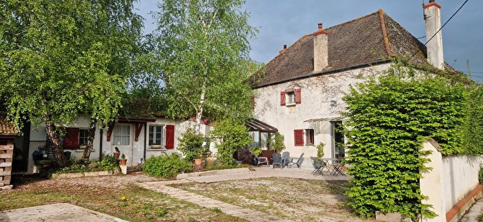 Maison à vendre - Saint-Gervais-en-Vallière - 8 pièces - 5 chambres