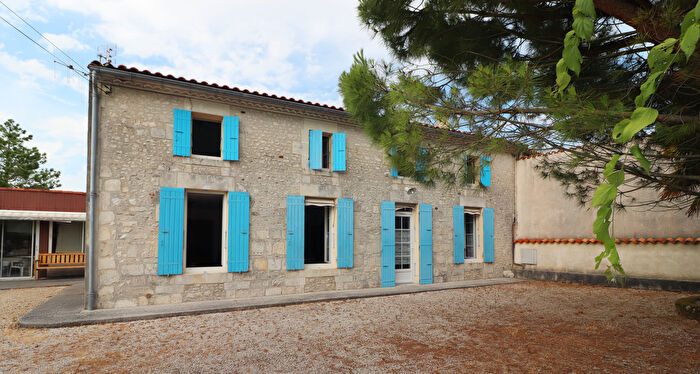 Maison à vendre - Semussac - 7 pièces - 4 chambres