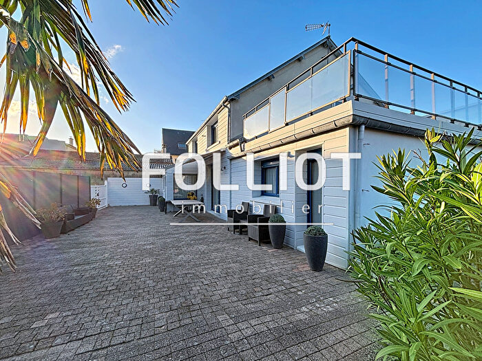 Maison à vendre - Jullouville - 8 pièces - 4 chambres