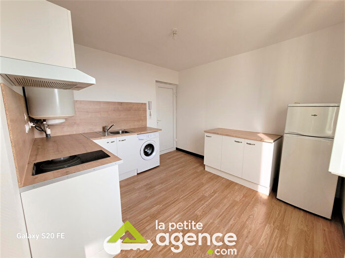 Appartement à louer - Montluçon, Centre-ville, Les Forges - 2 pièces - 1 chambre