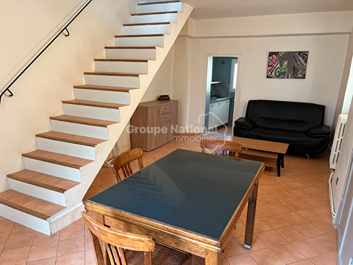 Appartement à louer - Bagnols-sur-Cèze, Centre-ville - 2 pièces - 1 chambre