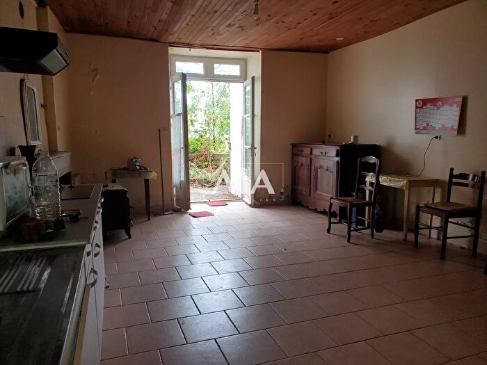 Maison à vendre - Ruffec - 3 pièces - 2 chambres