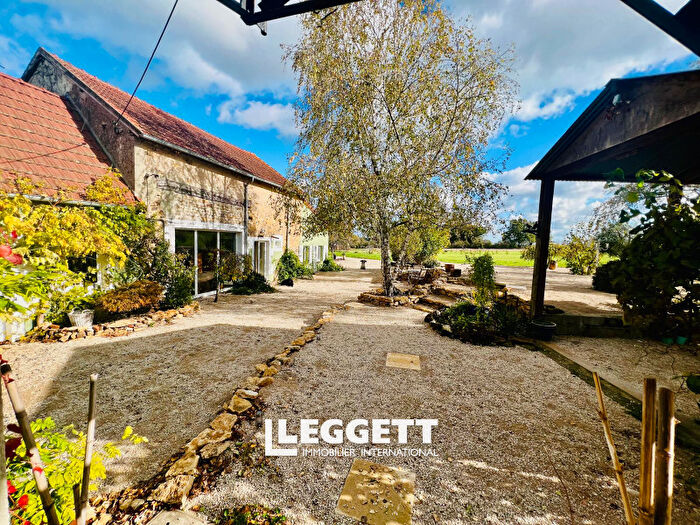 Maison 8 pièces à vendre à Saint-Pierre-le-Moûtier