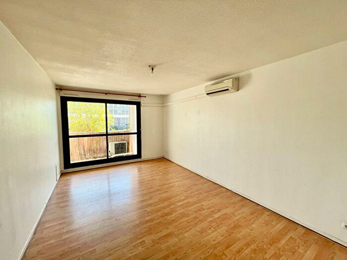 Appartement à louer - Capouchiné, Nîmes - 1 pièce