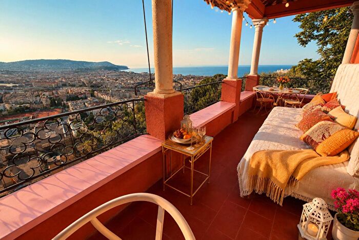 Maison 6 pièces à Nice, à vendre