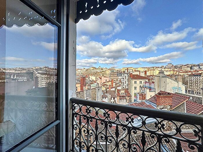 Appartement à louer - Vieux Lyon, Lyon ème arrondissement - 4 pièces - 2 chambres