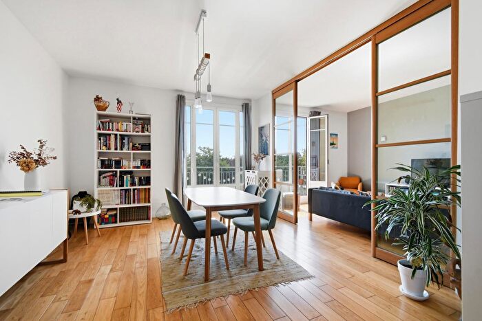 Appartement 4 pièces à vendre - Suresnes, République