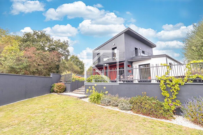 Maison à vendre - Cholet - 6 pièces - 5 chambres