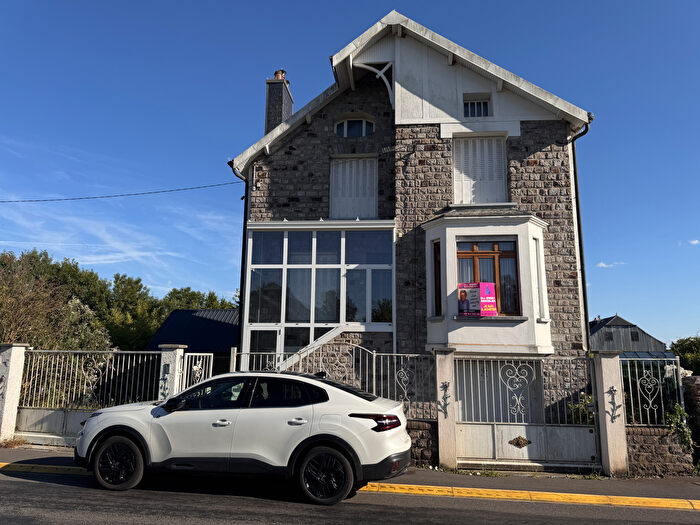 Maison 7 pièces à Maubert-Fontaine, à vendre