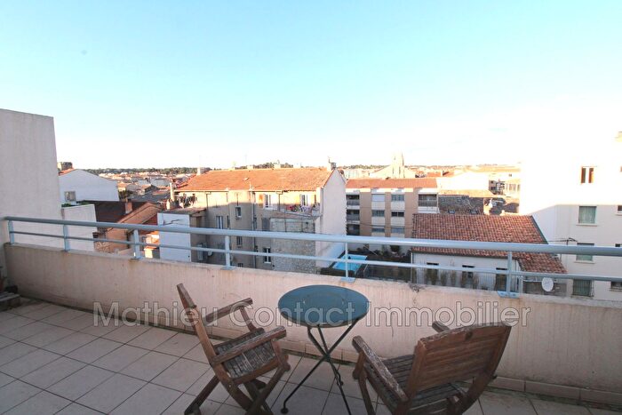 Appartement à louer - Nîmes, Placette - 4 pièces - 3 chambres