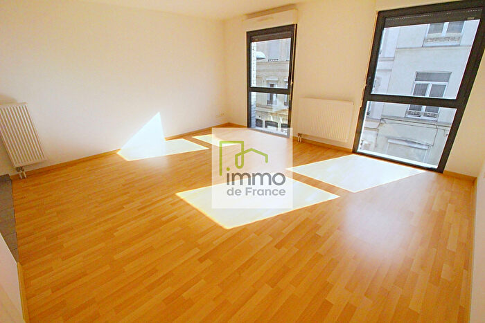 Appartement à louer - Lille, Centre-ville, Euralille - 3 pièces - 2 chambres