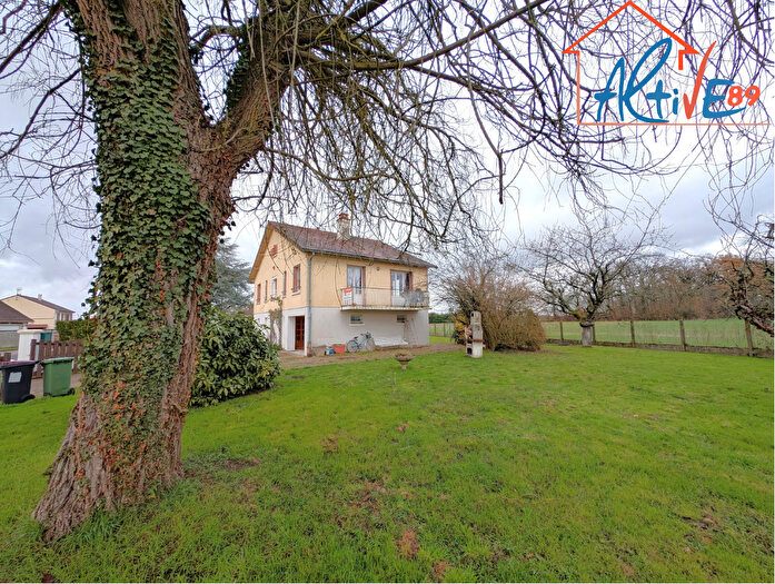 Maison à vendre - Champignelles - 6 pièces - 5 chambres