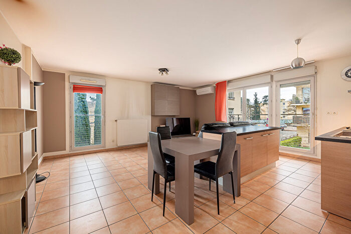 Appartement à vendre - Décines-Charpieu, La Soie Montaberlet - 3 pièces - 2 chambres