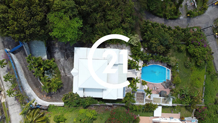 Maison à vendre - Les Trois-Îlets - 8 pièces - 5 chambres